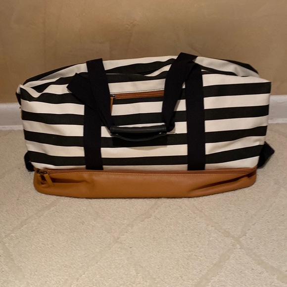 DSW | Bags | Weekend Bag | Poshmark
